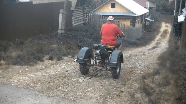 Трёхколёсный на даче