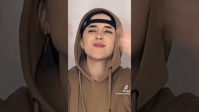 мы ищем на сцену