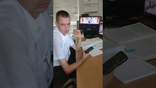 Тот самый момент, когда смотришь порнушку в рабочее время ))))