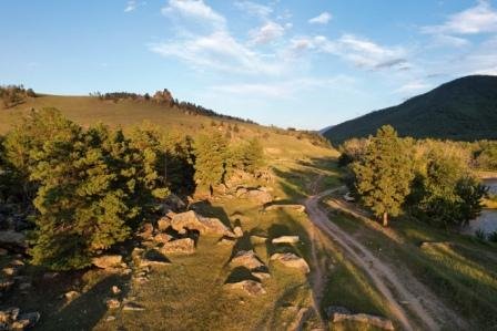 Закат в саду камней в Баргузинской долине Бурятии