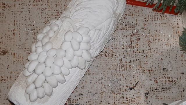 Декор бутылки лепкой .Красивый подарок