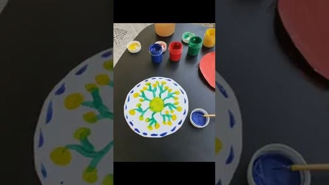 "Украсим тарелочки" Рисование красками для детей 1-ой младшей группы.