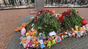 Стихийный мемориал в Подольске на площади Славы