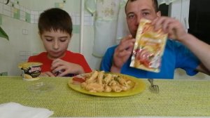 1й МУКБАНГ с папой. (он ещё стесняется?)
