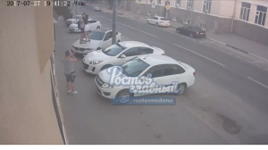 Фотосессия на капоте бэхи 
