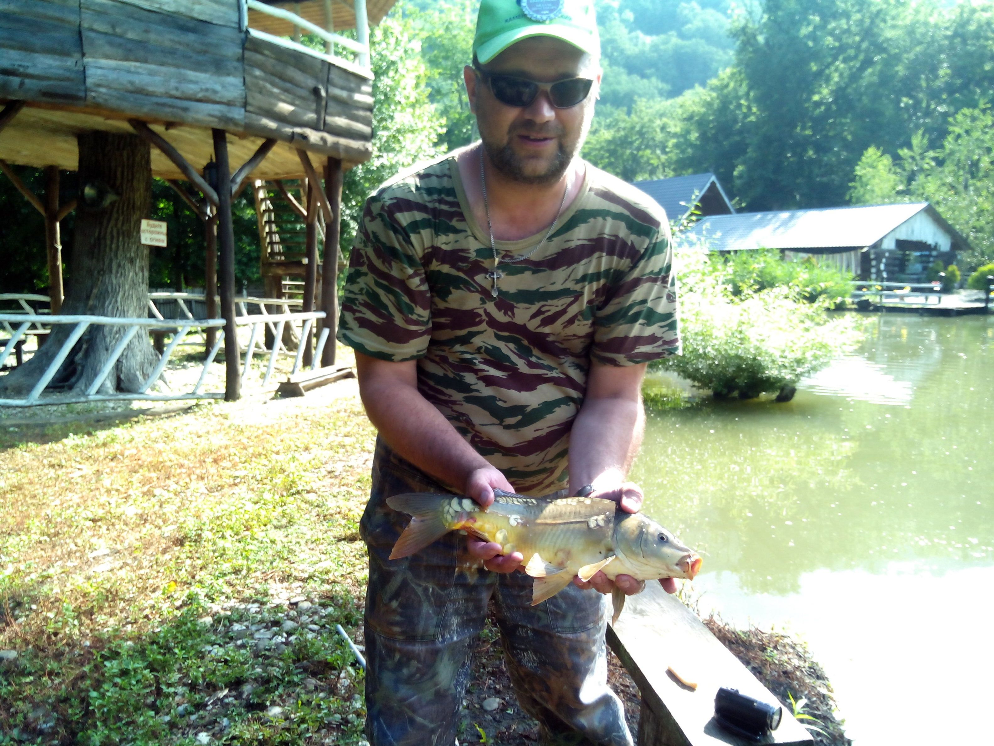 Уехали подальше в горы, чтобы карпа половить. Оазис.