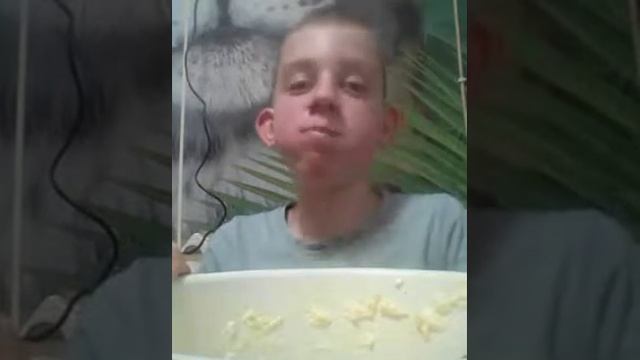Я ем салат