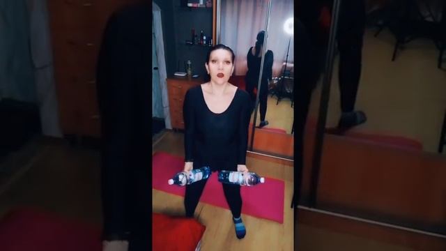 Упражнение на бицепс