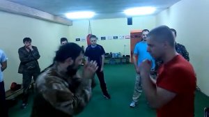РУБИ.Освобождение от прихвата за шею с болевым приемом "рычаг локтя".Мистреков К.Н.Харьков