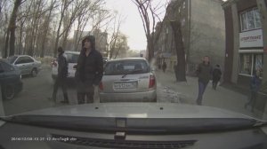 Абакан. ДТП. ВАЗ 04, Приора, Ваз 09, Тигуан. Вяткина возле аптеки 120/80. 2014.12.30 13:25