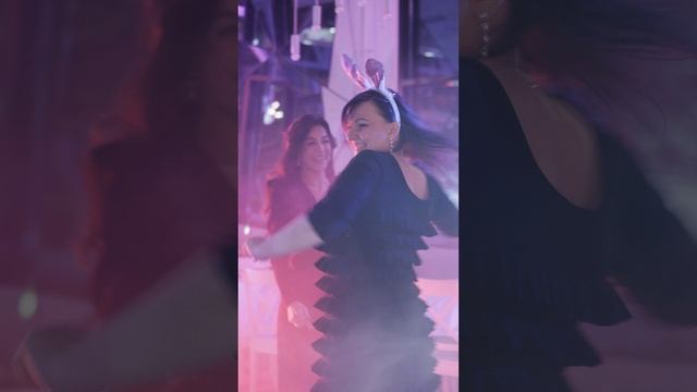 КОРПОРАТИВ ЛИНИЯ ДВЕРЕЙ И ШИШКА