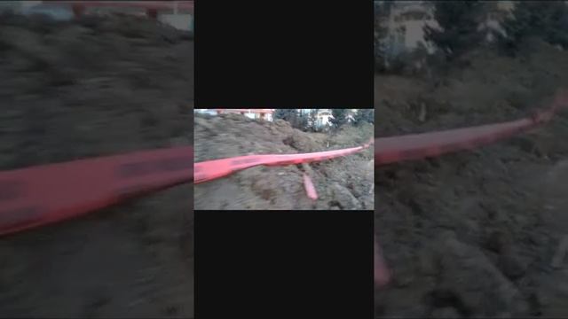 118 на конец то уложили кусок новой трубы на перекрестке улиц Радужной и Никольской..