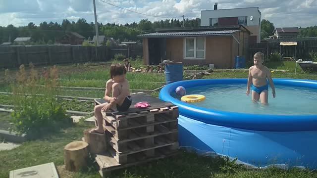 2021.06.12 На даче -шашлык, бассейн, баня.