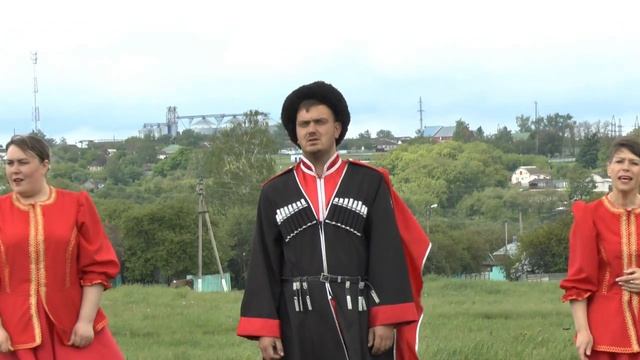 Над лесом солнце воссияло