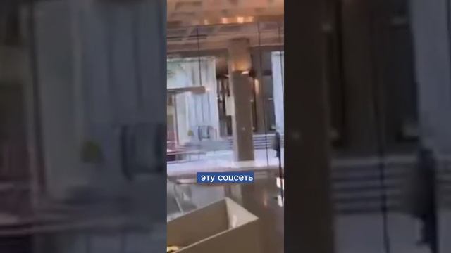 Илон Маск притащил умывальник в офис Твиттера.mp4