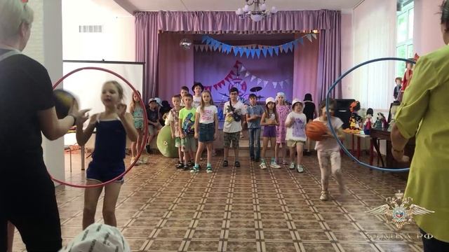 Школьники Калининграда выполнили «зарядку со стражем порядка» в рамках Всероссийской акции