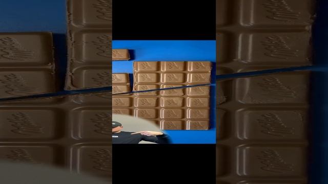 Трюк с шоколадкой Milka - шоколадная плитка Milka #short #shorts