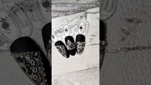 Дизайн ногтей (кружево, стразы, черный) #shorts #маникюр #nails #дизайнногтей #гельлак