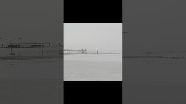 08.01.2024. г.12час 20мин.КАД.Санкт-Петербург.Рыбаки сидите дома!Сильный ветер снегопад.Я еду домой.