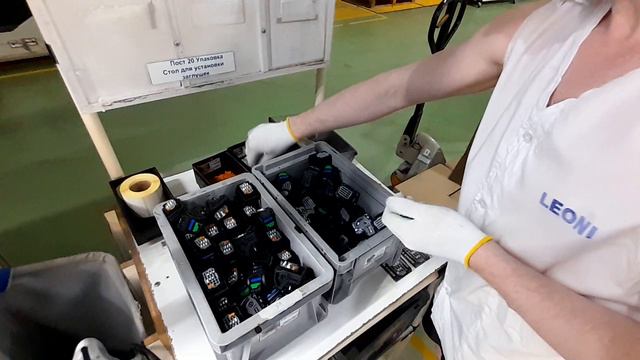 4.5 Установка заглушек в пустые гнёзда коннектора