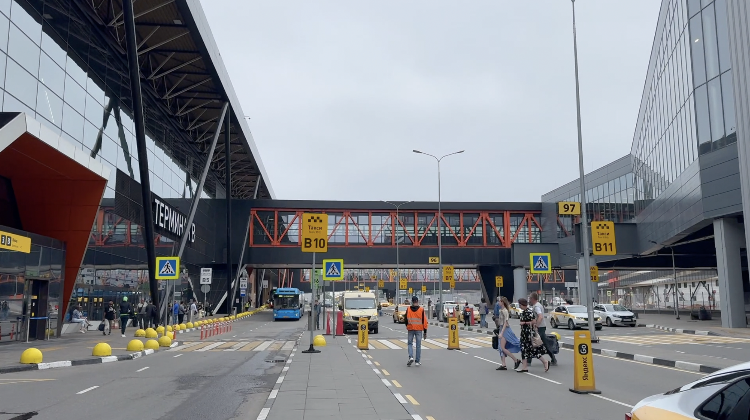 Из Шереметьево в центр Москвы на такси по платной трассе M-11 Neva.