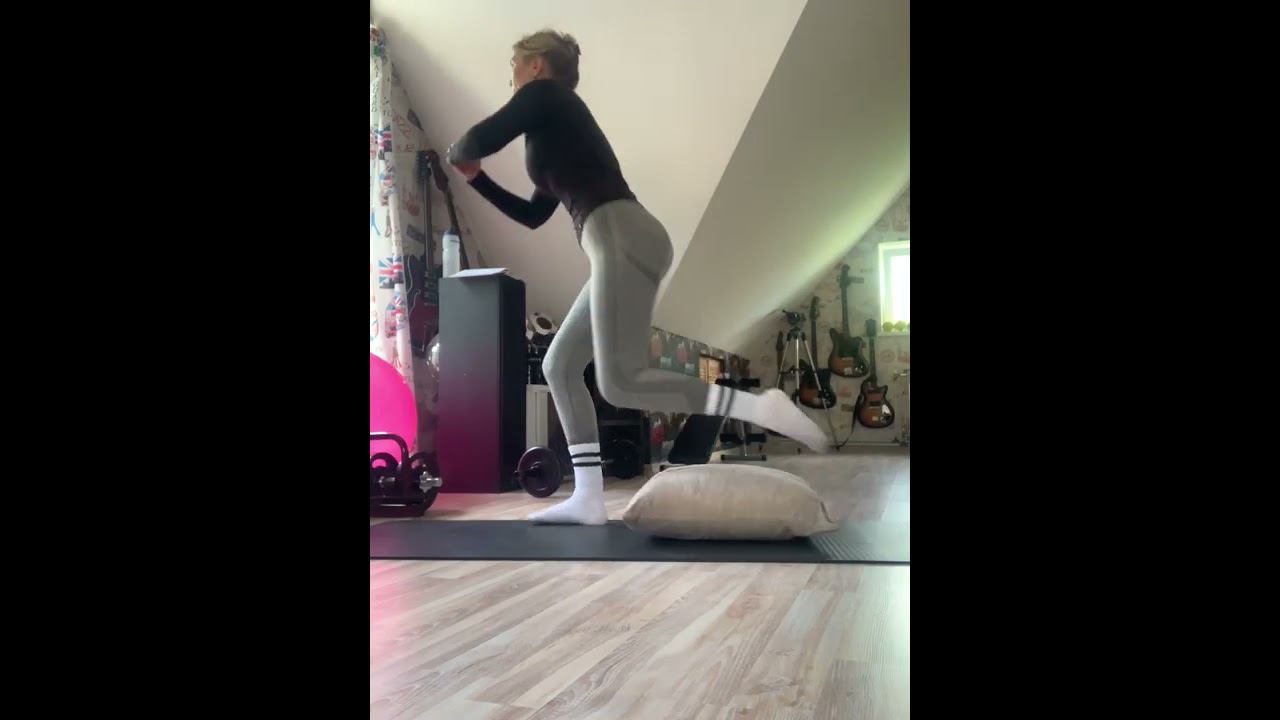 ВЫПАД НА ПОДУШЕЧКУ