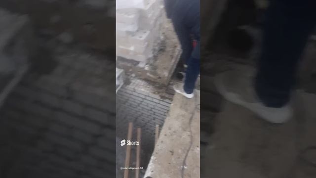 Правильная стройка дома зимой, анкеровка и армокаркас и отверстие под вентиляцию, монтаж дымохода..