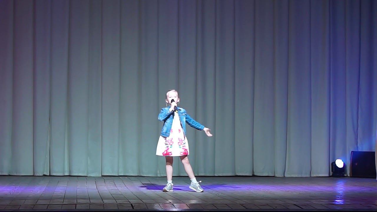 Аня Белова "Ветер приятель" (А. Петряшева). Выступление на концерте в ДК г. Щёкино 26 мая 2018.