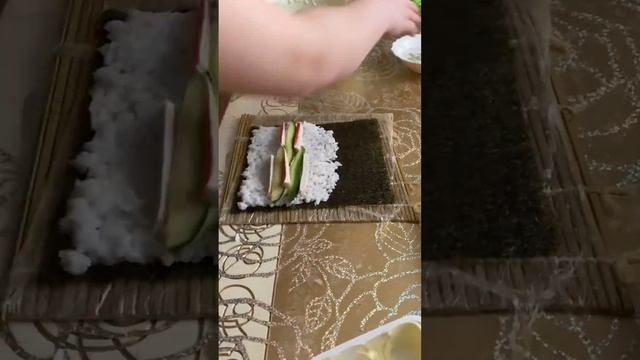 Как готовить суши ? вот вам видео мои девочки