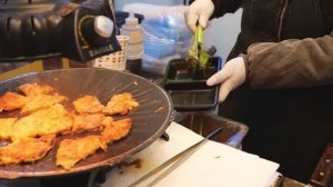 Популярная корейская уличная еда на ночном рынке