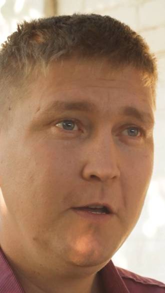 Не может понять, почему ему не доверяет жена.