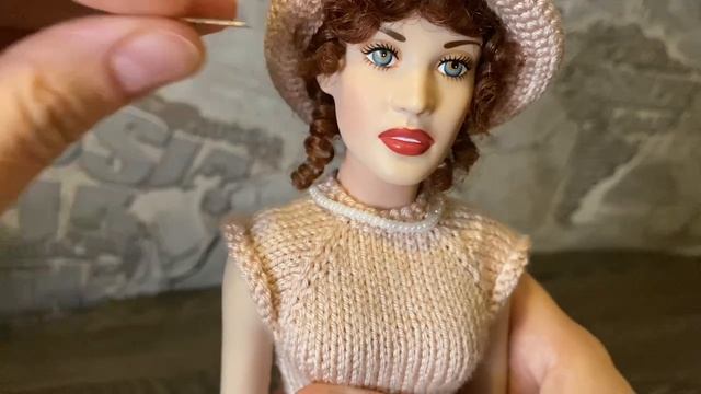 Вязаный наряд, платье и шляпа для коллекционной куклы Роуз из Титаника