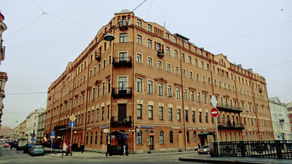 Место рождения "Вечера на хуторе близ Диканьки". Дом в Санкт-Петербурге, где жил Гоголь. Набережная
