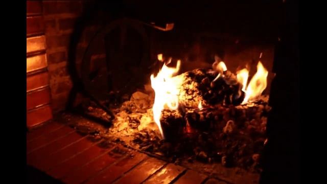 Огонь в камине.mp4