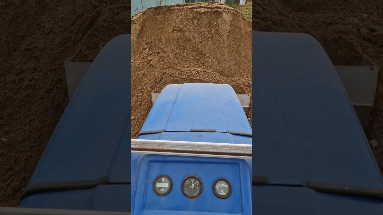 Трактор Паша "пашет"