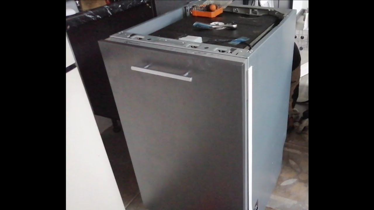 посудомоечная машина electrolux протекает, выбивает автомат. ошибка i40
