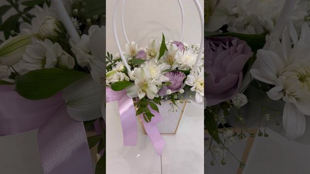 #Shorts Бело-сиреневая корзинка с цветами // Нежнейший букет //