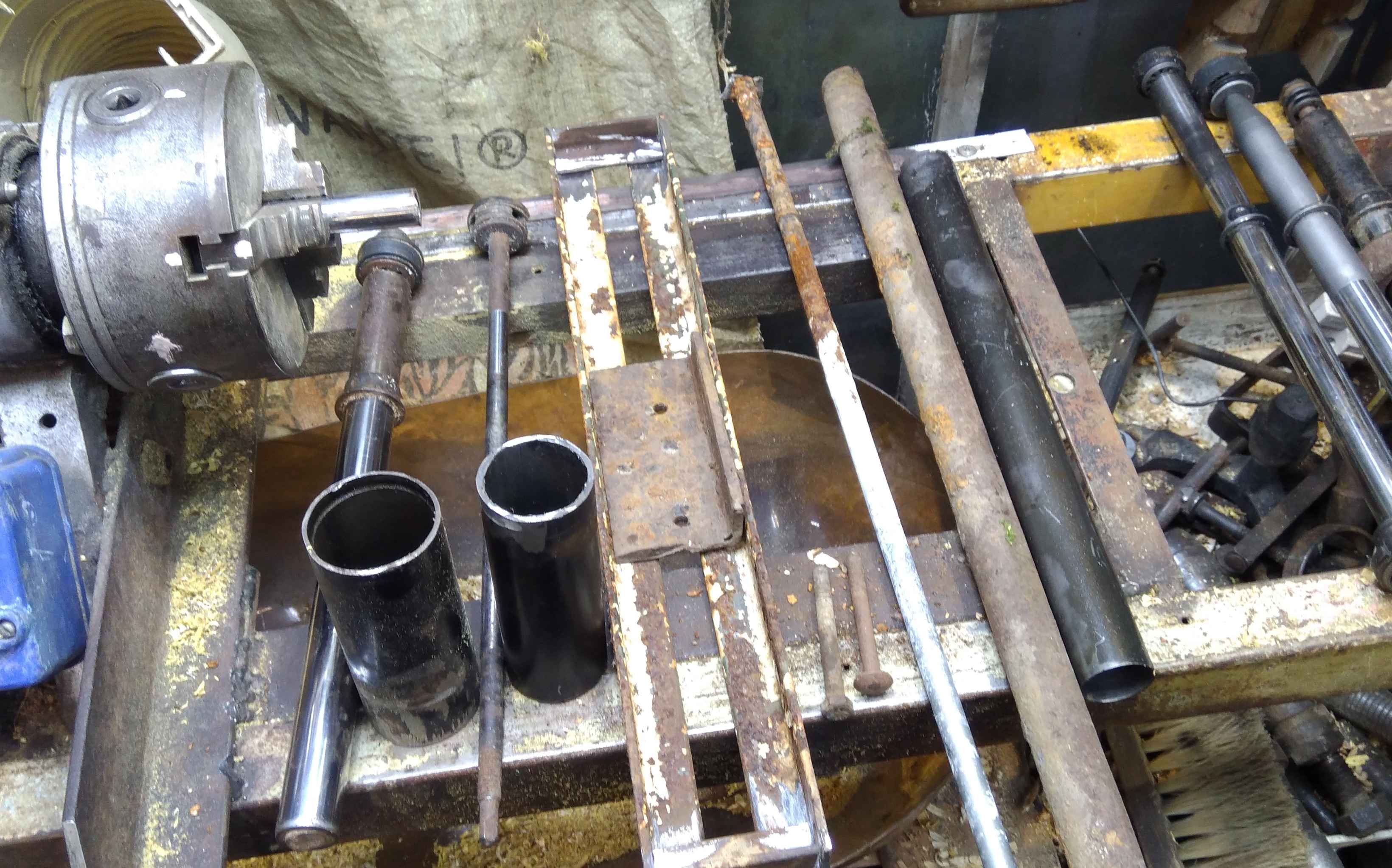 Подручник к самодельному токарному станку.