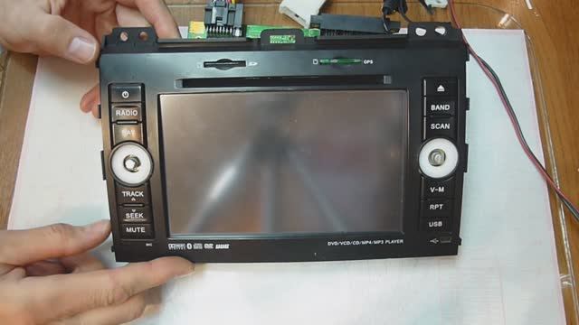 Toyota Land Cruiser Prado не работает мультимедиа.