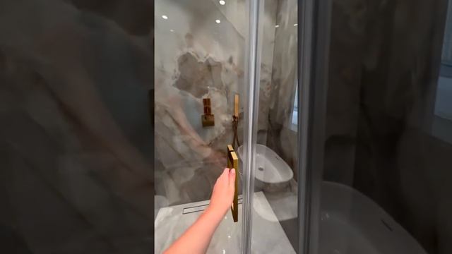 Красивая современная ванная с роскошным керамогранитом. Люкс Дизайн.