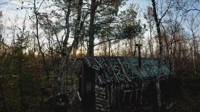 У ИЗБУШКИ ВЫРОСЛА КАРТОШКА ,КОПАЮ ..НОЧЬ В ИЗБЕ ..ЛОВЛЮ РЫБУ.