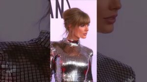 2018 Red Carpet Music Awards Super Star Fashion Show American Music (2)
