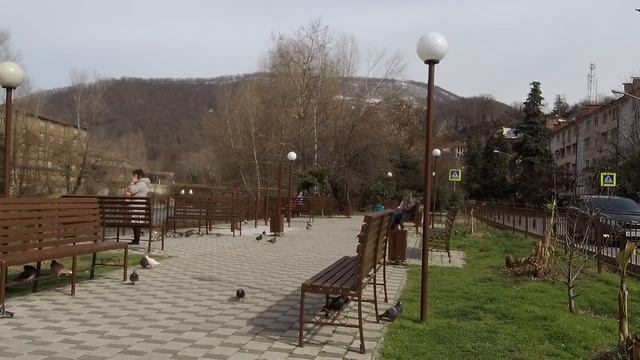 Набережная реки Сочи в районе КСМ. Обзор района. Граффити Гринч..mp4