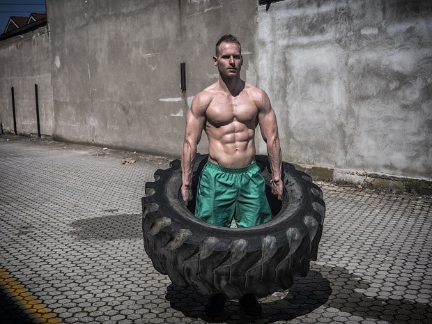 Утренняя тренировка с покрышками.