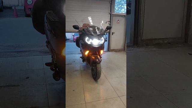 Мотоцикл BMW K1600GTL Фары моргают в такт музыки